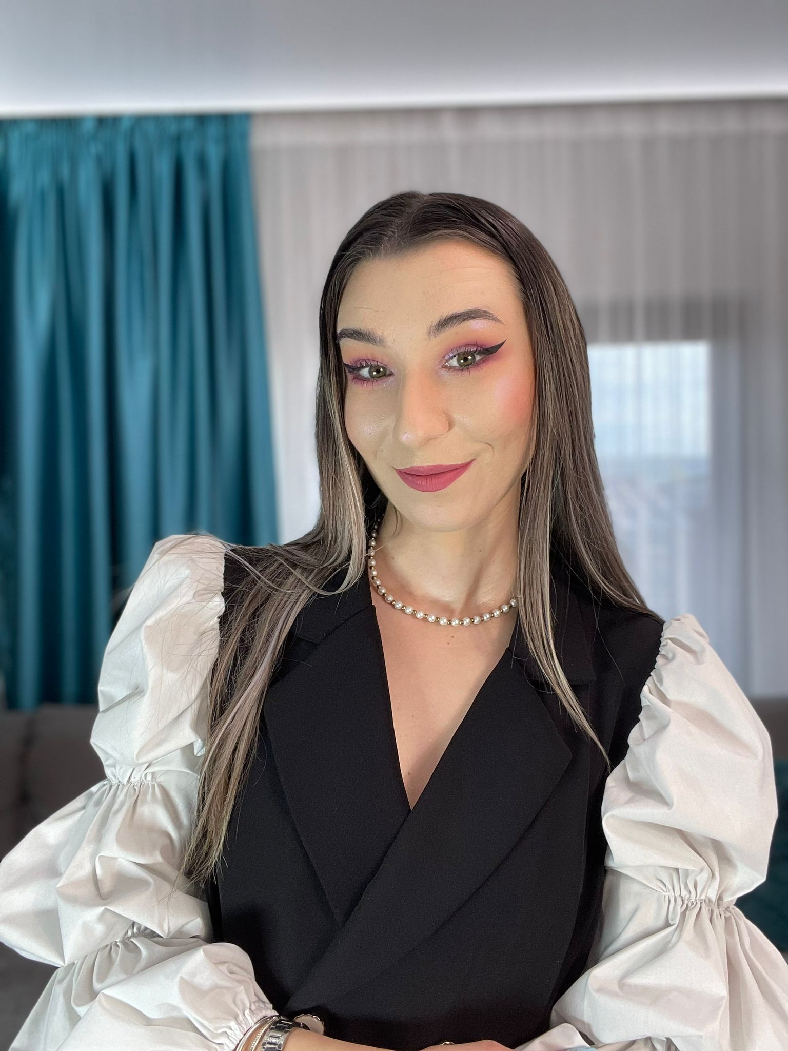 Teodora Ioana | Mutilingual European UGC Creator